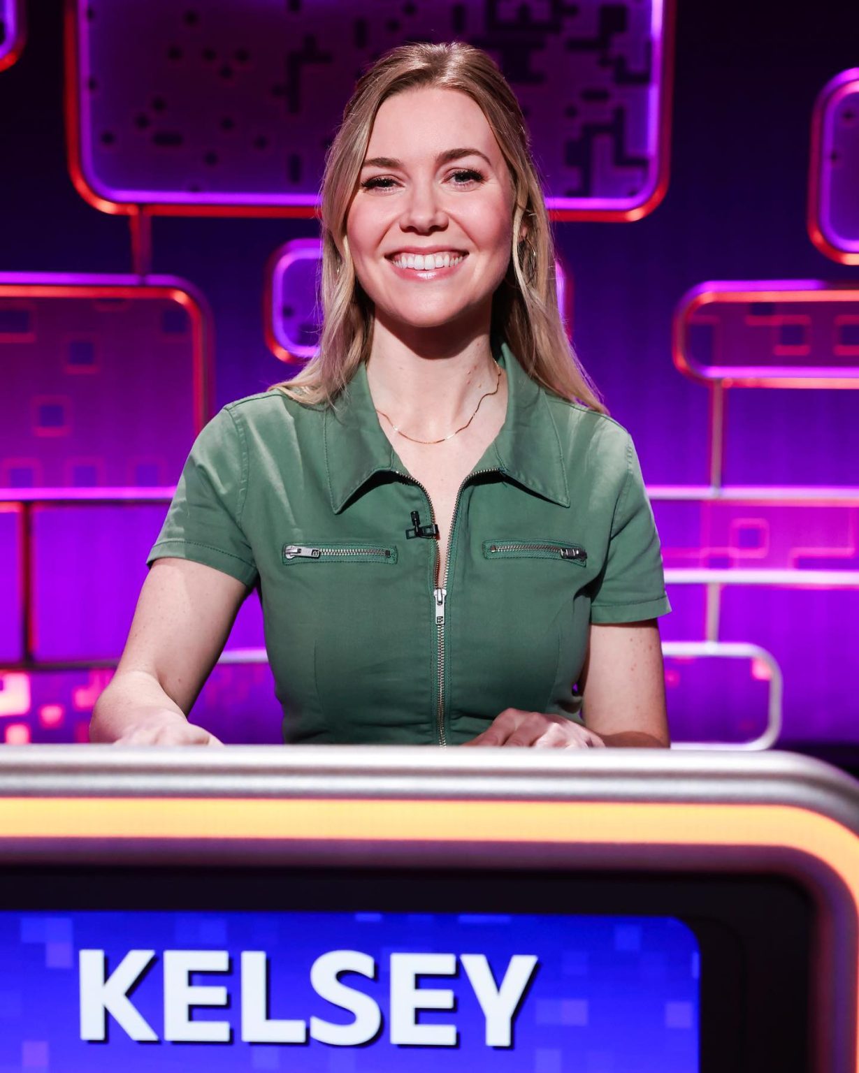 Kelsey Cook Husband, Past Affairs, Net Worth, and Bio - Starcelenews